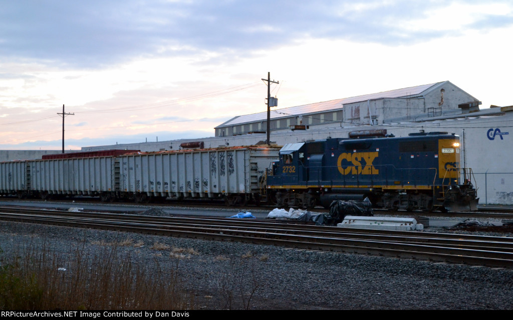 CSX GP38-2 2732 leads NYSW WS-5